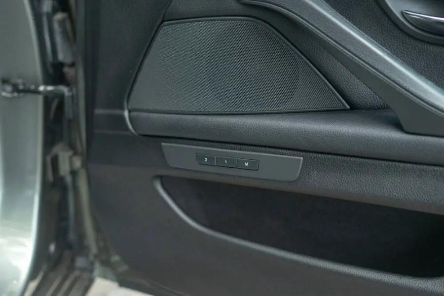 Pelēks BMW 525 2014 Liepāja, ar dzinēja tilpumu 2.00 L un nobraukumu 346 tūkst. km par 8800 €, foto 33 vietnē AUTOMOTO.COM.LV