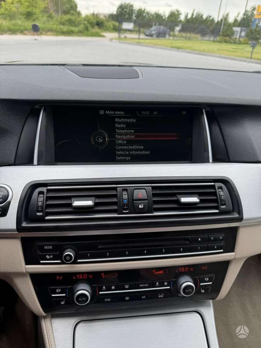 Grey BMW 525 2014 in Telschi, with an engine capacity of 2.00 L and mileage of 257 thousand km for 8800 €, photo 28 on AUTOMOTO.COM.LV