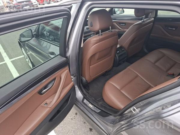 Grey BMW 525 2014 in Riga, with an engine capacity of 2.50 L and mileage of 237 thousand km for 13299 €, photo 4 on AUTOMOTO.COM.LV