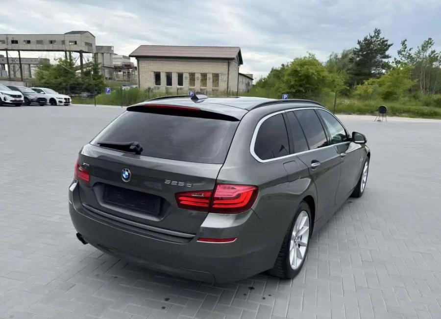 Grey BMW 525 2014 in Telschi, with an engine capacity of 2.00 L and mileage of 256 thousand km for 8690 €, photo 9 on AUTOMOTO.COM.LV