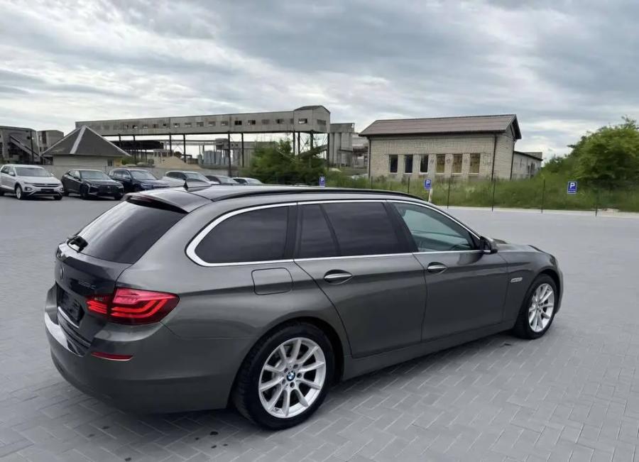 Grey BMW 525 2014 in Telschi, with an engine capacity of 2.00 L and mileage of 256 thousand km for 8690 €, photo 10 on AUTOMOTO.COM.LV