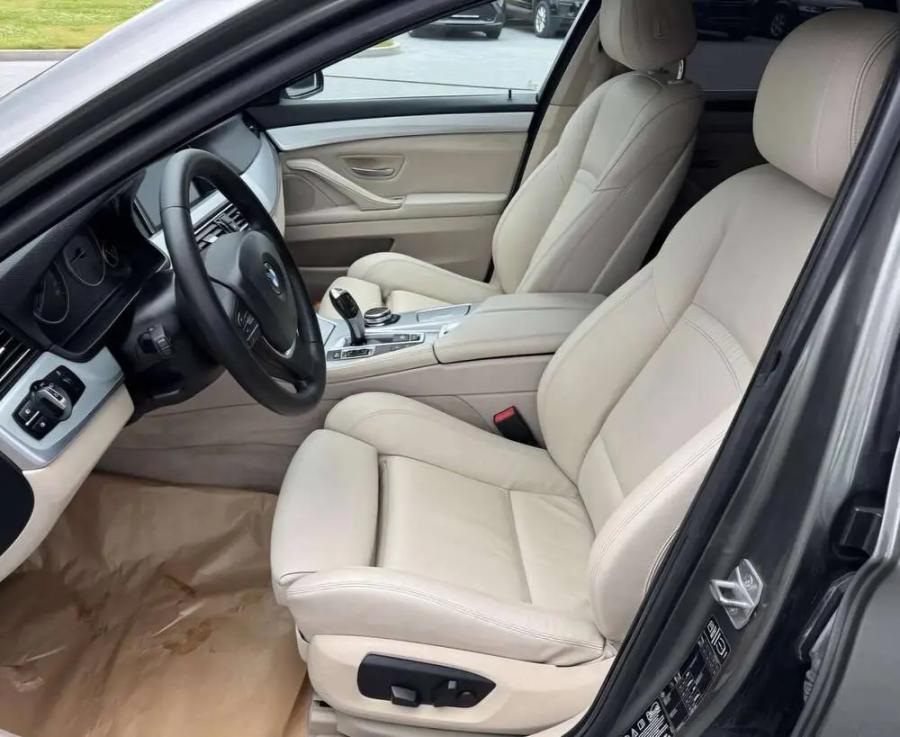 Grey BMW 525 2014 in Telschi, with an engine capacity of 2.00 L and mileage of 256 thousand km for 8690 €, photo 12 on AUTOMOTO.COM.LV