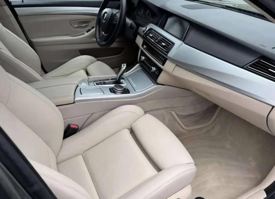 Grey BMW 525 2014 in Telschi, with an engine capacity of 2.00 L and mileage of 256 thousand km for 8690 €, photo 14 on AUTOMOTO.COM.LV