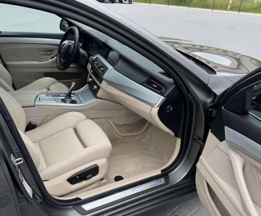 Grey BMW 525 2014 in Telschi, with an engine capacity of 2.00 L and mileage of 256 thousand km for 8690 €, photo 15 on AUTOMOTO.COM.LV