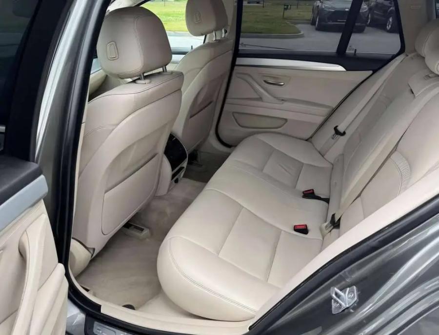 Grey BMW 525 2014 in Telschi, with an engine capacity of 2.00 L and mileage of 256 thousand km for 8690 €, photo 16 on AUTOMOTO.COM.LV