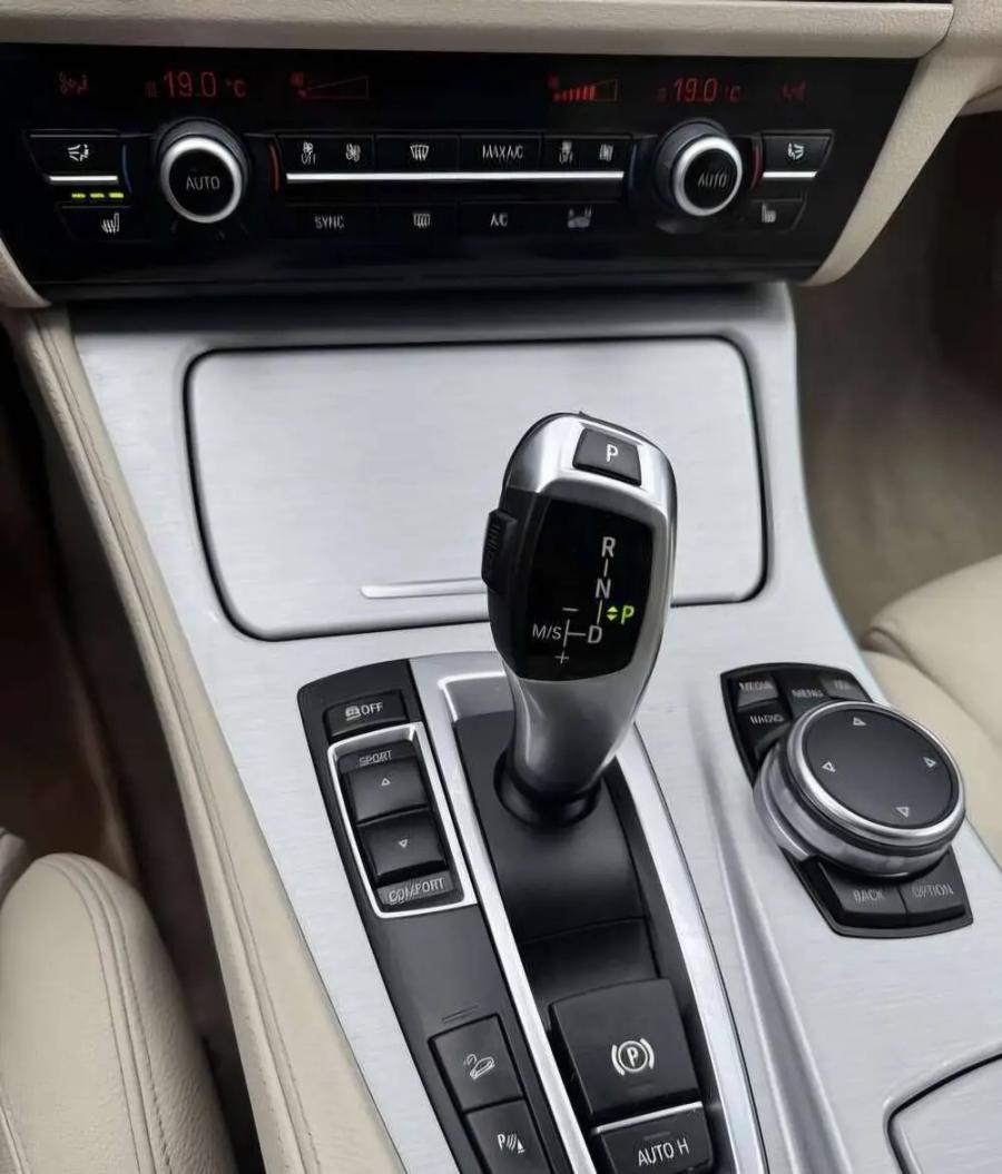 Grey BMW 525 2014 in Telschi, with an engine capacity of 2.00 L and mileage of 256 thousand km for 8690 €, photo 21 on AUTOMOTO.COM.LV
