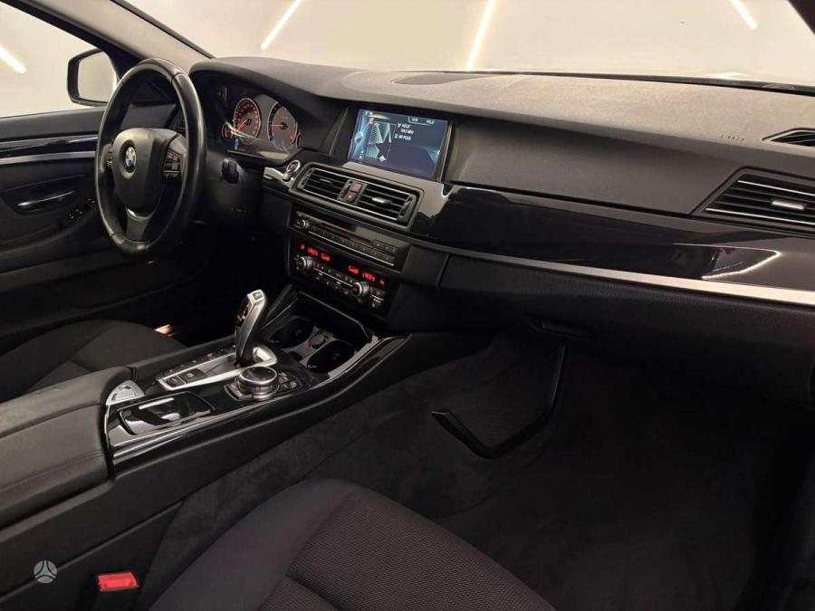 Pelēks BMW 525 2014 Marijampole, ar dzinēja tilpumu 2.00 L un nobraukumu 301 tūkst. km par 9999 €, foto 16 vietnē AUTOMOTO.COM.LV
