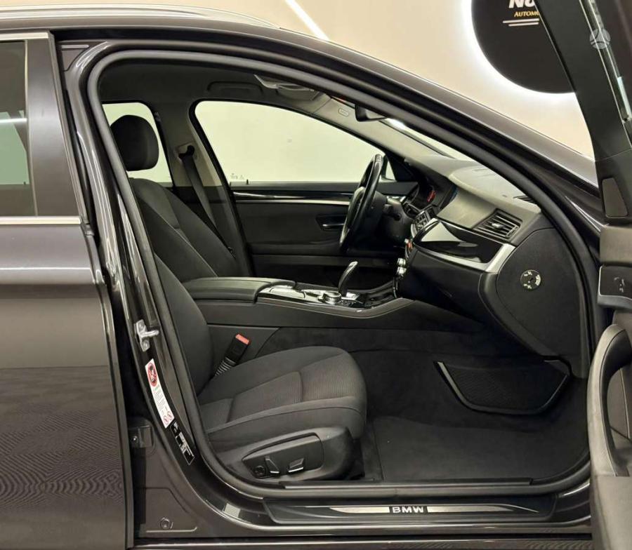 Pelēks BMW 525 2014 Marijampole, ar dzinēja tilpumu 2.00 L un nobraukumu 301 tūkst. km par 9999 €, foto 19 vietnē AUTOMOTO.COM.LV