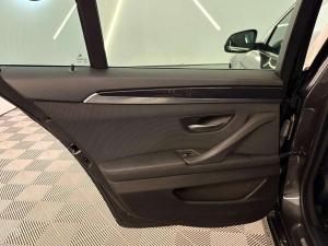 Pelēks BMW 525 2014 Marijampole, ar dzinēja tilpumu 2.00 L un nobraukumu 301 tūkst. km par 9999 €, foto 23 vietnē AUTOMOTO.COM.LV