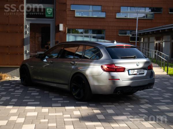 Grey BMW 525 2014 in Liepaja, with an engine capacity of 2.00 L and mileage of 255 thousand km for 13000 €, photo 2 on AUTOMOTO.COM.LV