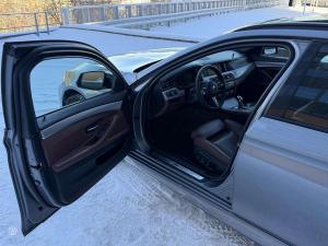 Grey BMW 525 2015 in Vilnius, with an engine capacity of 2.00 L and mileage of 229 thousand km for 10995 €, photo 9 on AUTOMOTO.COM.LV