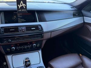 Grey BMW 525 2015 in Vilnius, with an engine capacity of 2.00 L and mileage of 229 thousand km for 10995 €, photo 26 on AUTOMOTO.COM.LV