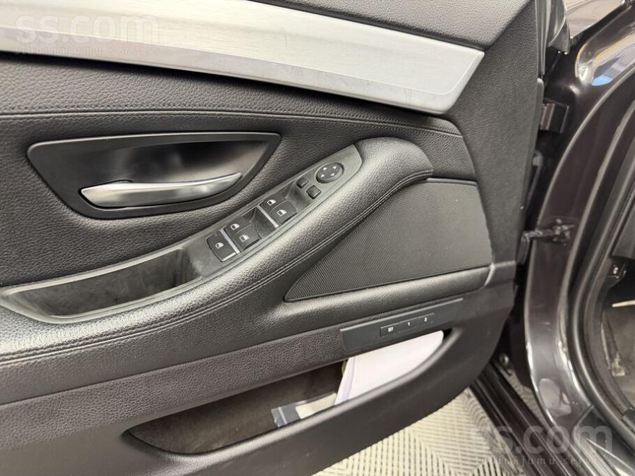 Grey BMW 525 2017 in Riga, with an engine capacity of 2.00 L and mileage of 203 thousand km for 12900 €, photo 6 on AUTOMOTO.COM.LV