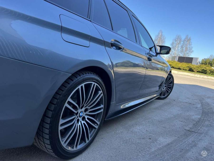 Grey BMW 525 2018 in Vilnius, with an engine capacity of 2.00 L and mileage of 210 thousand km for 16600 €, photo 23 on AUTOMOTO.COM.LV