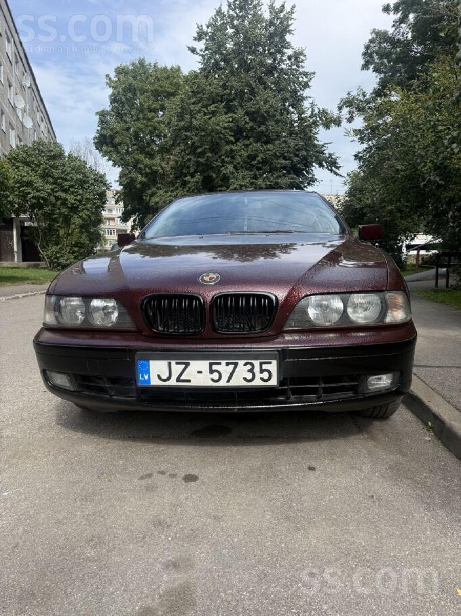 Red BMW 525 1996 in Riga, with an engine capacity of 2.50 L and mileage of 372 thousand km for 1650 €, photo 1 on AUTOMOTO.COM.LV