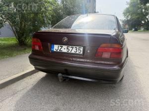 Red BMW 525 1996 in Riga, with an engine capacity of 2.50 L and mileage of 372 thousand km for 1650 €, photo 4 on AUTOMOTO.COM.LV
