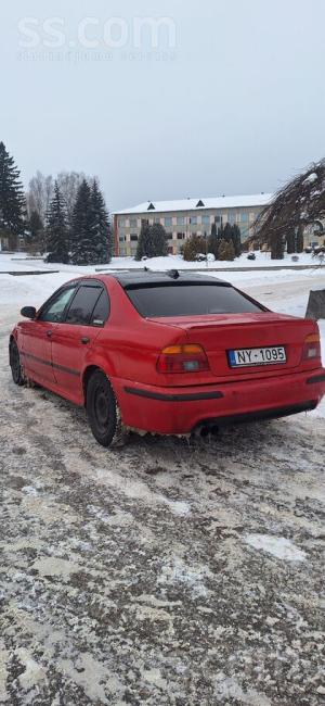 Sarkans BMW 525 2001 Aizkraukle, ar dzinēja tilpumu 2.50 L un nobraukumu 283 tūkst. km par 2800 €, foto  vietnē AUTOMOTO.COM.LV