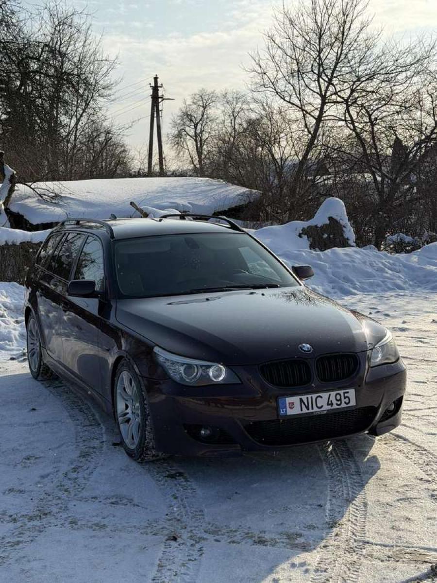 Red BMW 525 2007 in Vilnius, with an engine capacity of 2.99 L and mileage of 354 thousand km for 6000 €, photo 4 on AUTOMOTO.COM.LV