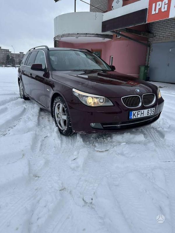 Red BMW 525 2009 in Kaunas, with an engine capacity of 2.99 L and mileage of 351 thousand km for 3900 €, photo 2 on AUTOMOTO.COM.LV