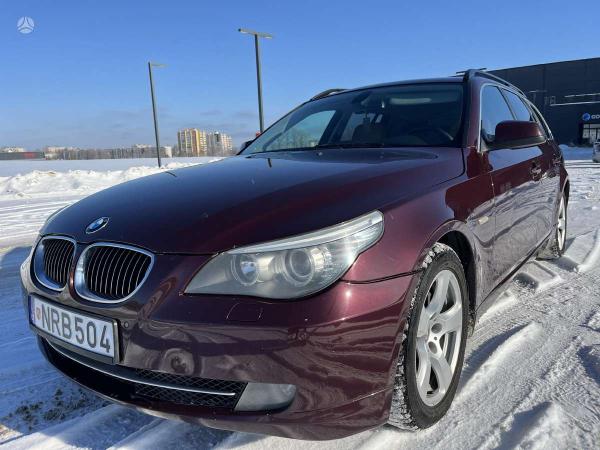Red BMW 525 2009 in Alytus, with an engine capacity of 2.99 L and mileage of 341 thousand km for 3950 €, photo 3 on AUTOMOTO.COM.LV