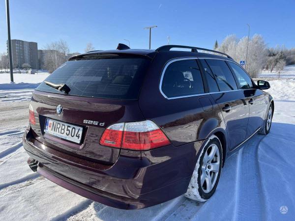 Red BMW 525 2009 in Alytus, with an engine capacity of 2.99 L and mileage of 341 thousand km for 3950 €, photo 6 on AUTOMOTO.COM.LV