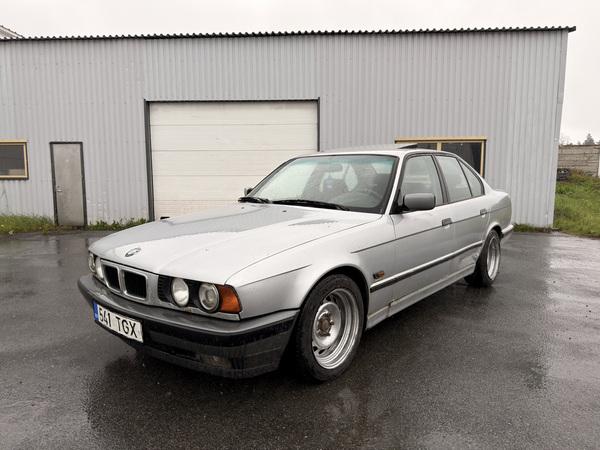 BMW 525 1994 Tallina, ar dzinēja tilpumu 2.50 L un nobraukumu 331 tūkst. km par 3200 €, foto 1 vietnē AUTOMOTO.COM.LV