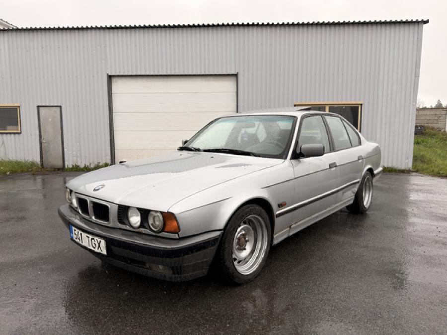 BMW 525 1994 Tallina, ar dzinēja tilpumu 2.50 L un nobraukumu 331 tūkst. km par 3200 €, foto 1 vietnē AUTOMOTO.COM.LV