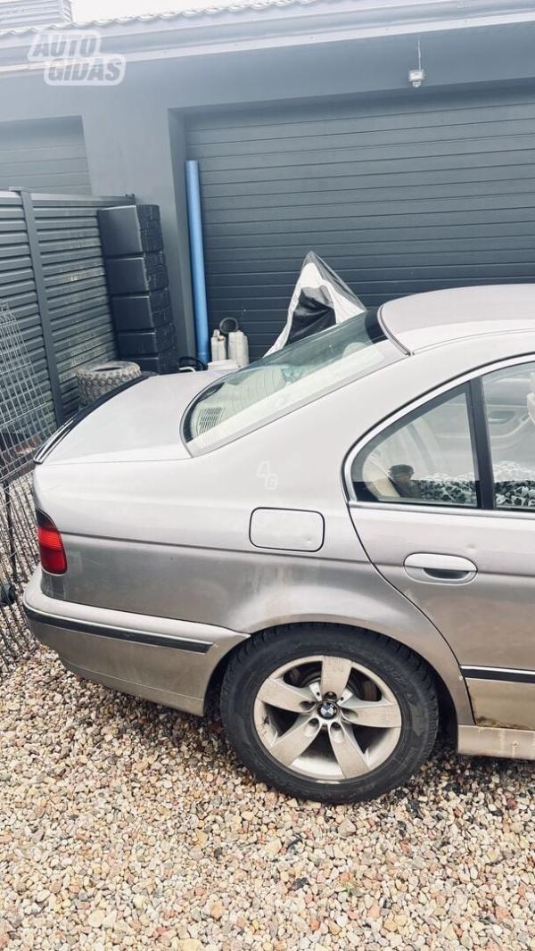 BMW 525 1999 Viļņa, ar dzinēja tilpumu 3.00 L un nobraukumu 400 tūkst. km par 950 €, foto 3 vietnē AUTOMOTO.COM.LV