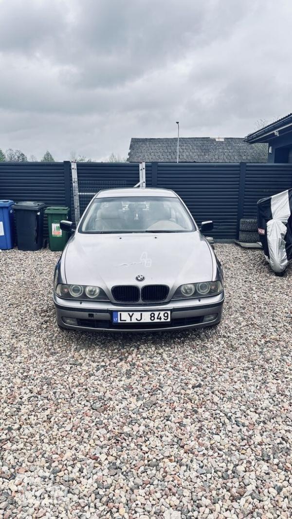 BMW 525 1999 Viļņa, ar dzinēja tilpumu 3.00 L un nobraukumu 400 tūkst. km par 950 €, foto 5 vietnē AUTOMOTO.COM.LV