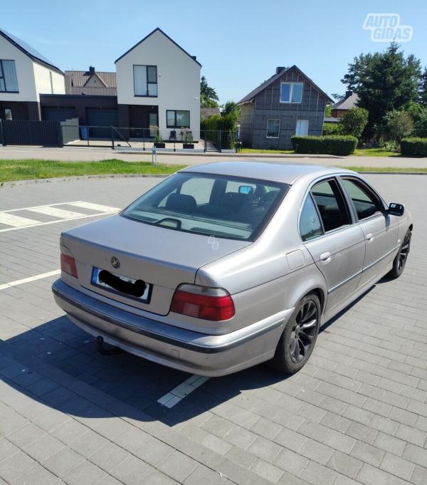 BMW 525 2000 in Kaunas, with an engine capacity of 2.50 L and mileage of 300 thousand km for 990 €, photo 1 on AUTOMOTO.COM.LV