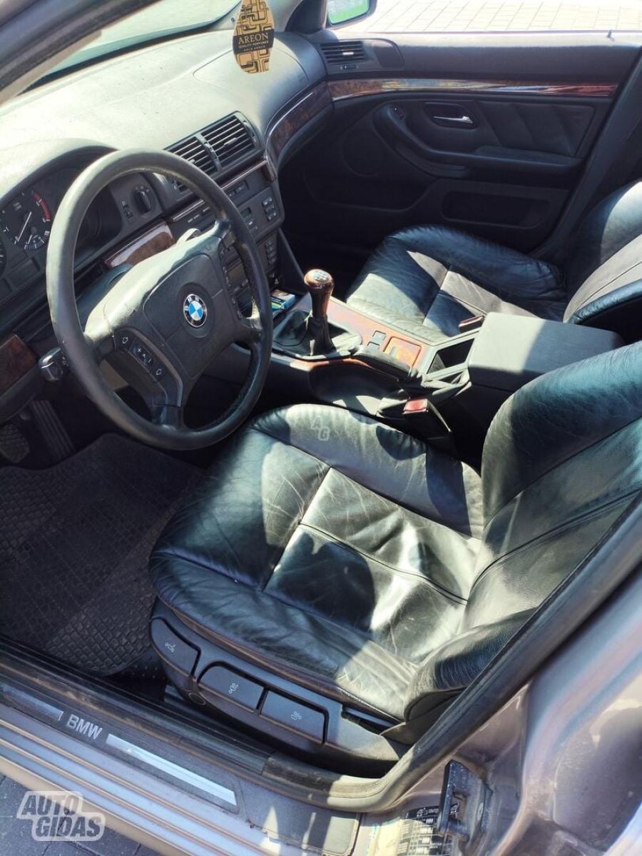 BMW 525 2000 in Kaunas, with an engine capacity of 2.50 L and mileage of 300 thousand km for 990 €, photo 6 on AUTOMOTO.COM.LV