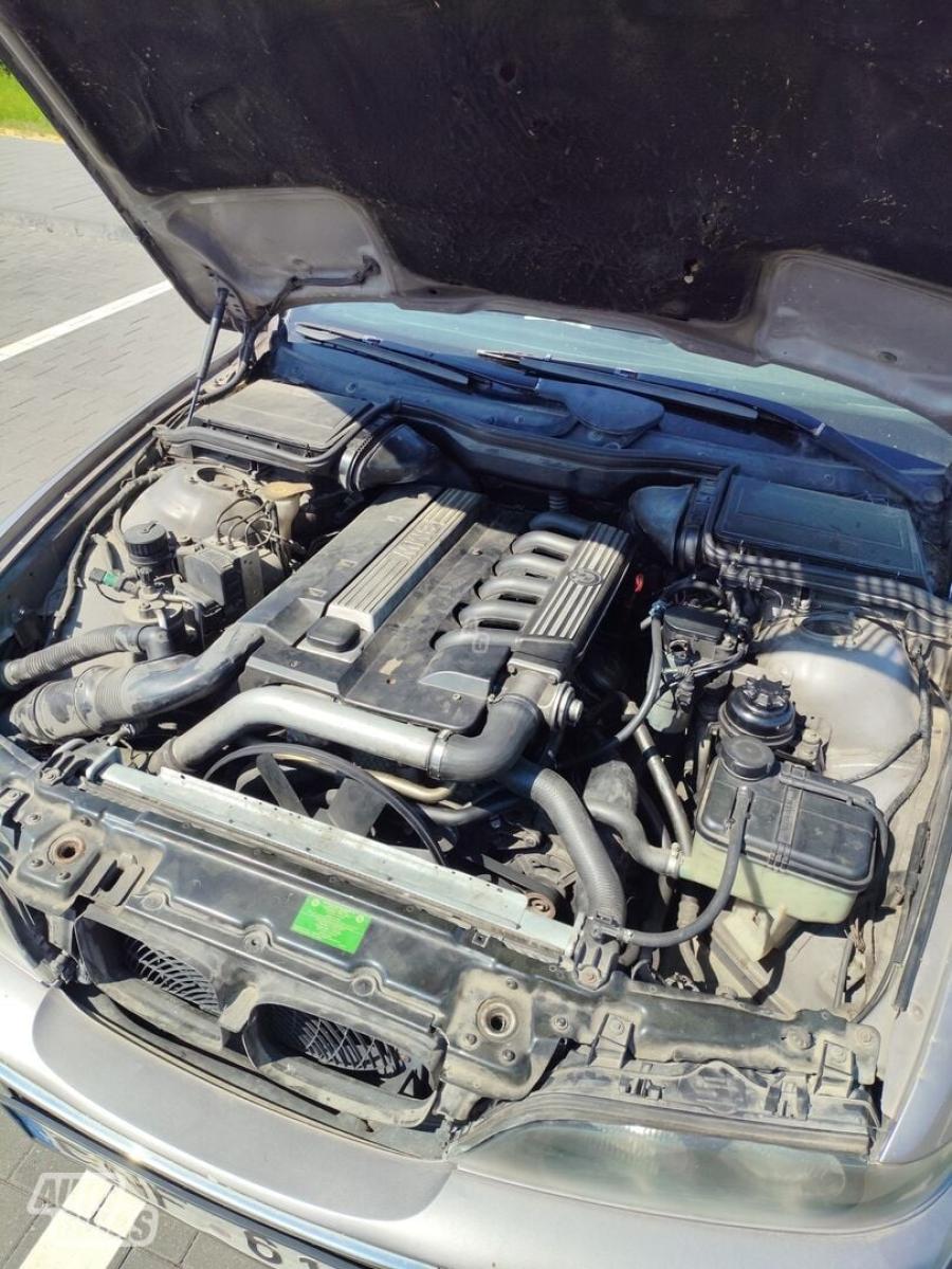 BMW 525 2000 in Kaunas, with an engine capacity of 2.50 L and mileage of 300 thousand km for 990 €, photo 8 on AUTOMOTO.COM.LV