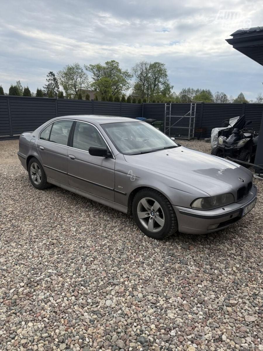 BMW 525 2000 in Vilnius, with an engine capacity of 2.50 L and mileage of 400 thousand km for 999 €, photo 4 on AUTOMOTO.COM.LV