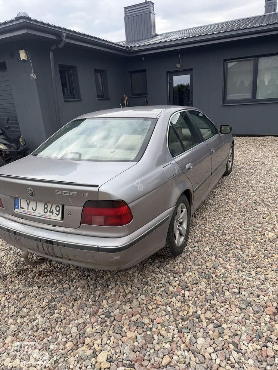 BMW 525 2000 in Vilnius, with an engine capacity of 2.50 L and mileage of 400 thousand km for 999 €, photo 5 on AUTOMOTO.COM.LV