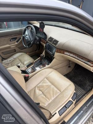 BMW 525 2000 in Vilnius, with an engine capacity of 2.50 L and mileage of 400 thousand km for 999 €, photo 7 on AUTOMOTO.COM.LV