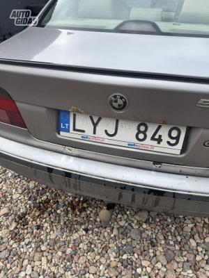 BMW 525 2000 in Vilnius, with an engine capacity of 2.50 L and mileage of 400 thousand km for 999 €, photo 9 on AUTOMOTO.COM.LV