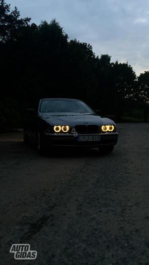 BMW 525 2000 in Vilnius, with an engine capacity of 2.50 L and mileage of 400 thousand km for 999 €, photo 10 on AUTOMOTO.COM.LV