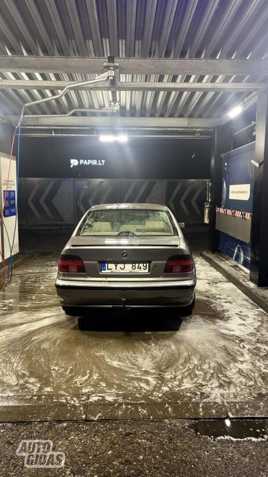 BMW 525 2000 in Vilnius, with an engine capacity of 2.50 L and mileage of 400 thousand km for 999 €, photo 11 on AUTOMOTO.COM.LV