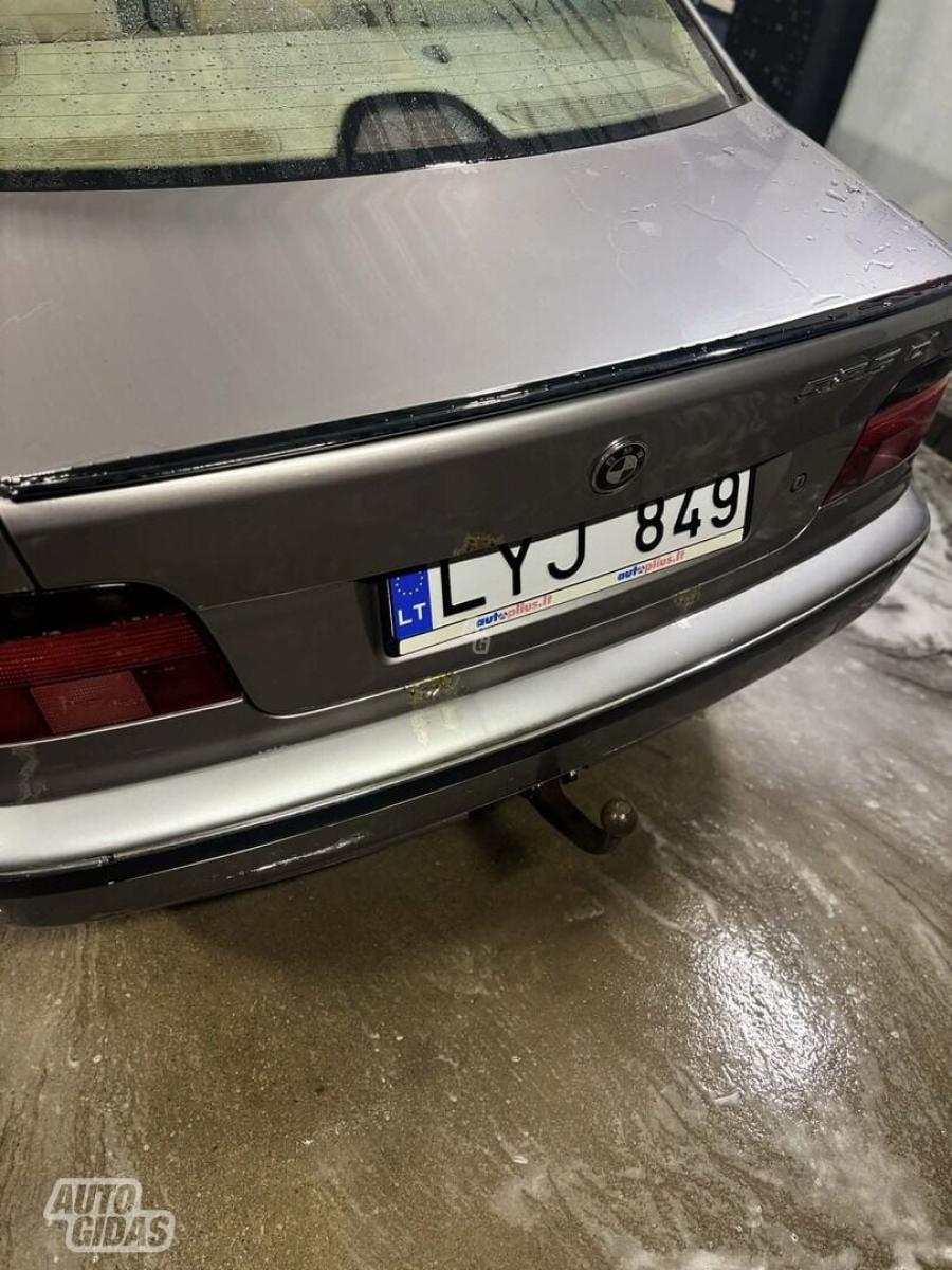 BMW 525 2000 in Vilnius, with an engine capacity of 2.50 L and mileage of 400 thousand km for 999 €, photo 13 on AUTOMOTO.COM.LV