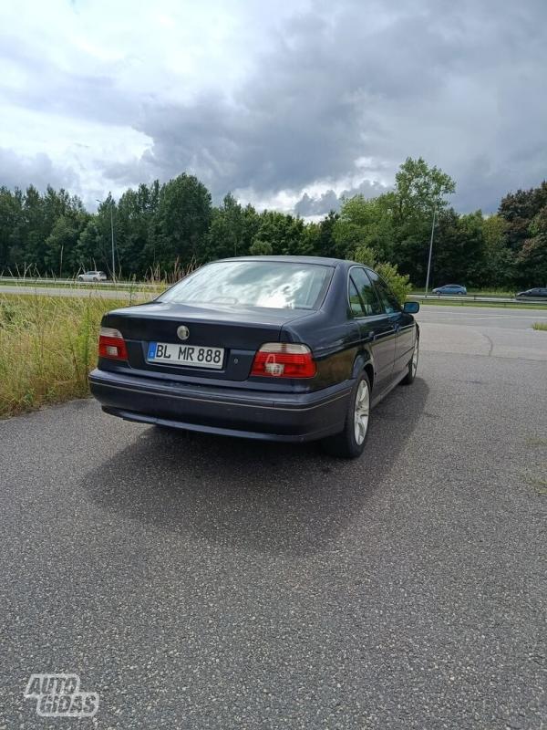 BMW 525 2001 in Vilnius, with an engine capacity of 2.50 L and mileage of 364 thousand km for 3600 €, photo 4 on AUTOMOTO.COM.LV