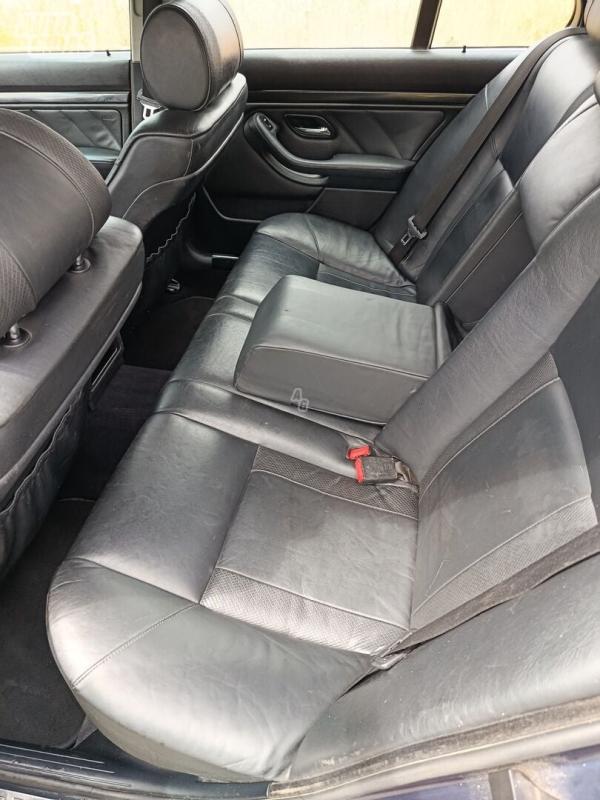 BMW 525 2001 in Vilnius, with an engine capacity of 2.50 L and mileage of 364 thousand km for 3600 €, photo 6 on AUTOMOTO.COM.LV