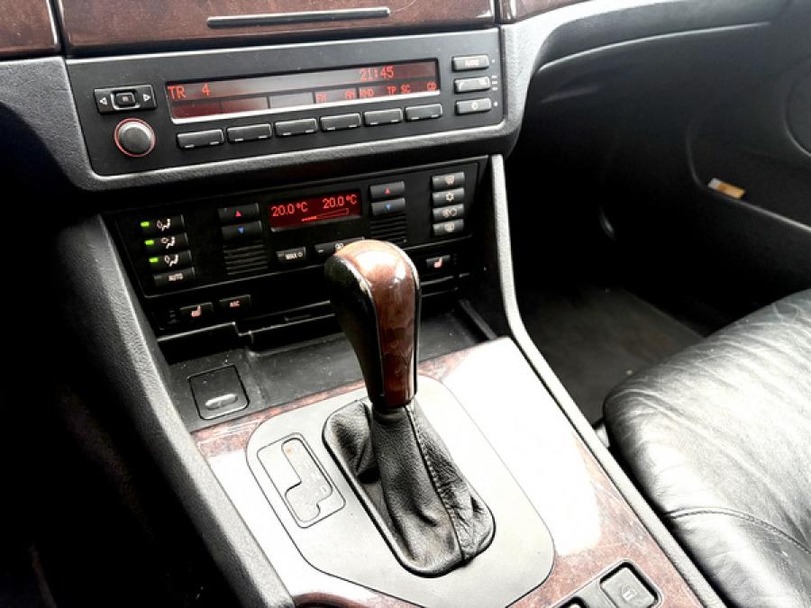 BMW 525 2002 Tallina, ar dzinēja tilpumu 2.50 L un nobraukumu 340 tūkst. km par 5499 €, foto 13 vietnē AUTOMOTO.COM.LV