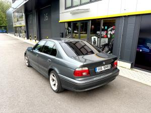 BMW 525 2002 Tallina, ar dzinēja tilpumu 2.50 L un nobraukumu 340 tūkst. km par 5499 €, foto 18 vietnē AUTOMOTO.COM.LV