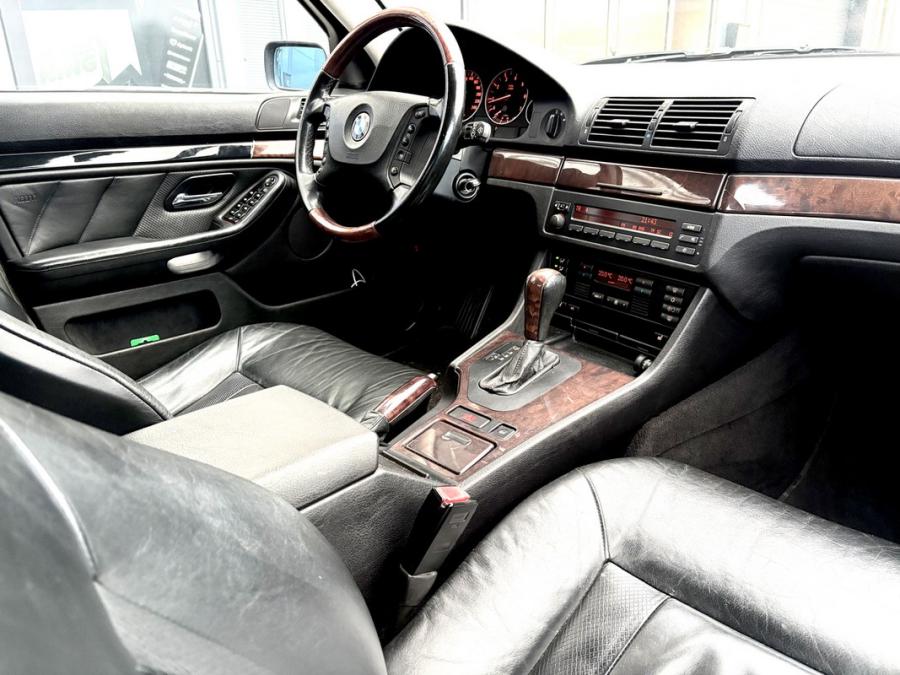 BMW 525 2002 Tallina, ar dzinēja tilpumu 2.50 L un nobraukumu 340 tūkst. km par 5499 €, foto 25 vietnē AUTOMOTO.COM.LV