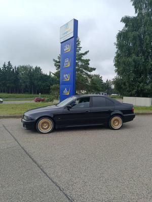 BMW 525 2003 in Vilnius, with an engine capacity of 2.50 L and mileage of 340 thousand km for 2700 €, photo 5 on AUTOMOTO.COM.LV