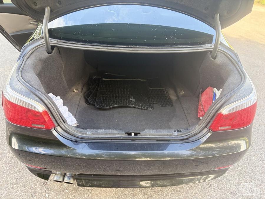 BMW 525 2004 in Vilnius, with an engine capacity of 2.50 L and mileage of 417 thousand km for 3499 €, photo 8 on AUTOMOTO.COM.LV