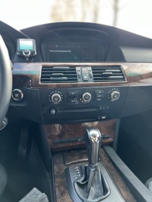BMW 525 2007 Viļņa, ar dzinēja tilpumu 2.50 L un nobraukumu 280 tūkst. km par 3650 €, foto 14 vietnē AUTOMOTO.COM.LV