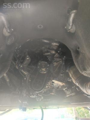 BMW 525 2010 in Bauska, with an engine capacity of 3.00 L and mileage of 297 thousand km for 8490 €, photo 35 on AUTOMOTO.COM.LV