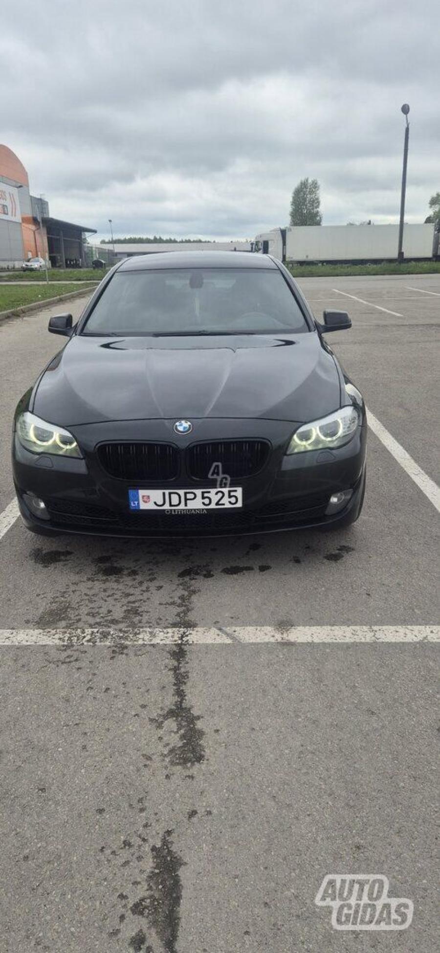 BMW 525 2011 in Siauliai, with an engine capacity of 3.00 L and mileage of 376 thousand km for 8300 €, photo 5 on AUTOMOTO.COM.LV