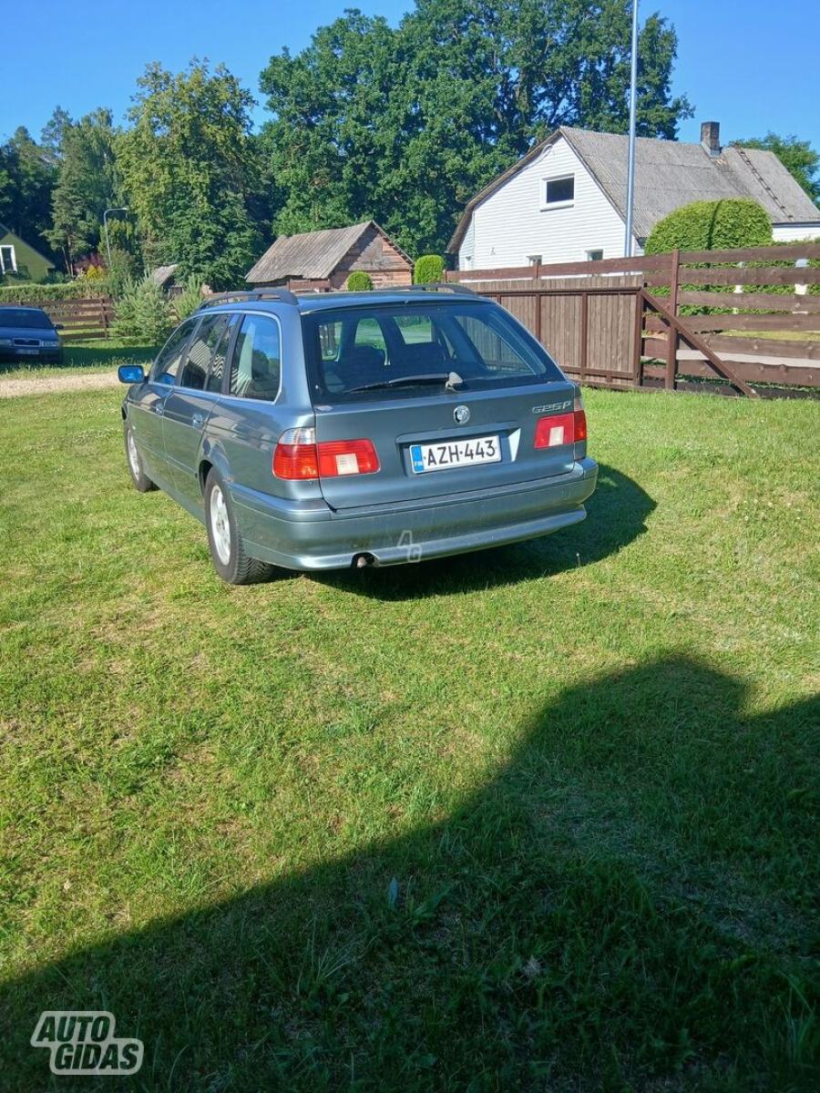 BMW 525 2001 in Panevezys, with an engine capacity of 2.50 L and mileage of 384 thousand km for 990 €, photo 5 on AUTOMOTO.COM.LV